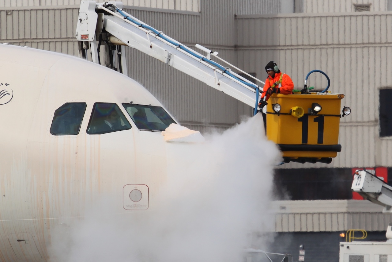 Delta flight delayed after de-icing fluid leaks into cabin at New York ...