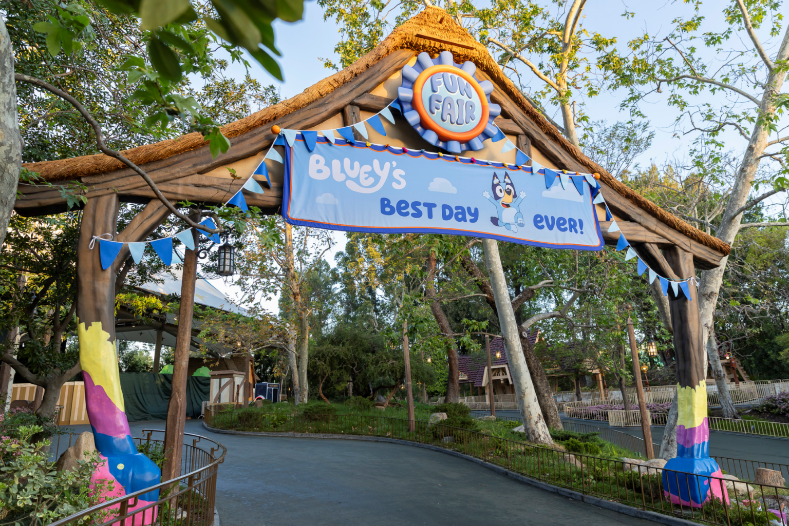 Disneyland Resort debuts Bluey experience with new show and themed food ...